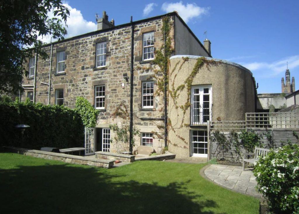 22 Best Accommodation Edinburgh - Our Complete Guide