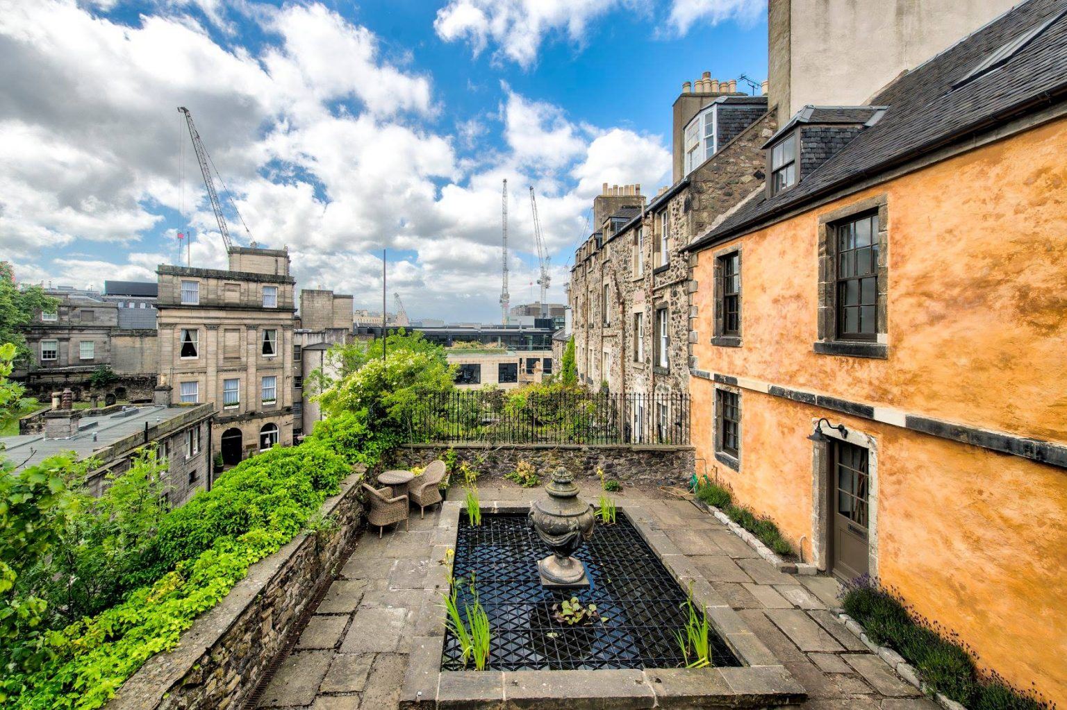 22 Best Accommodation Edinburgh - Our Complete Guide