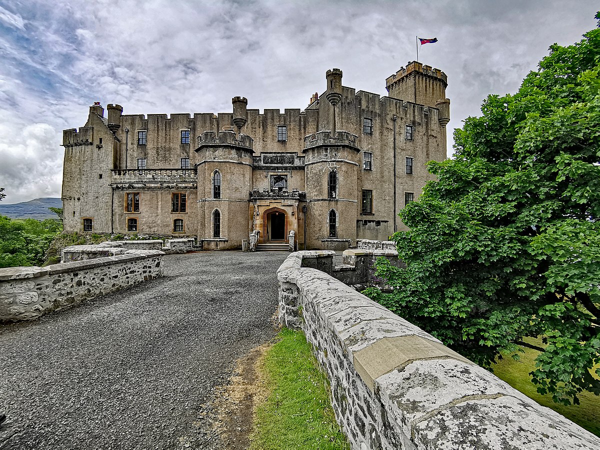 Exploring Dunvegan Castle & Gardens | My Voyage Scotland